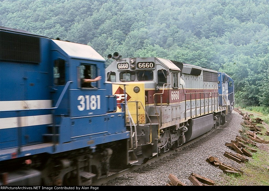 CR SDP45 6691 and SD45-2 6660 assist GP40 3181